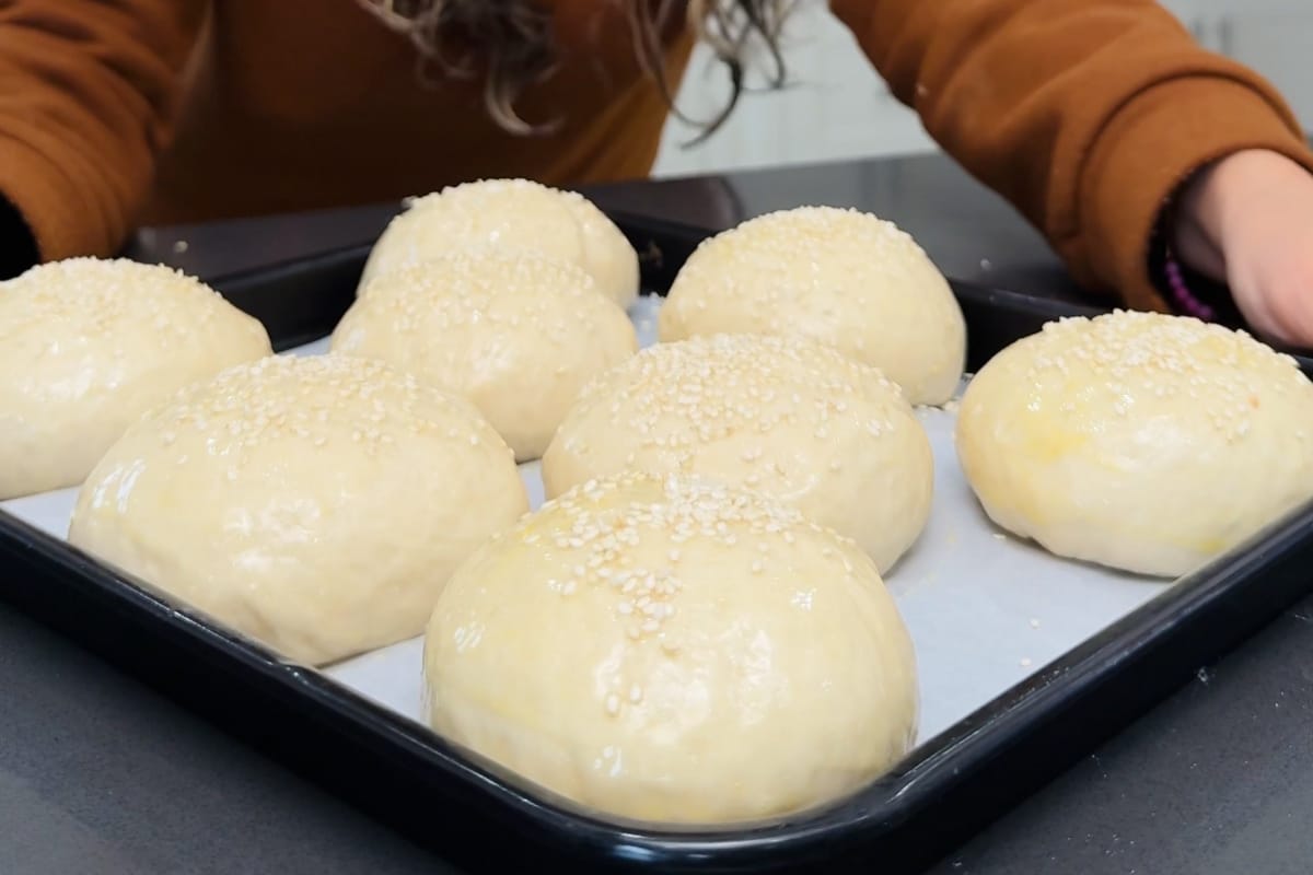 30 Minute Hamburger Bun Recipe - Minoo Makes Stuff