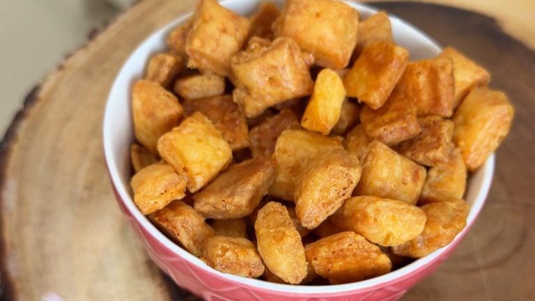 5-Ingredient Homemade Cheez Its That Disappear in Minutes